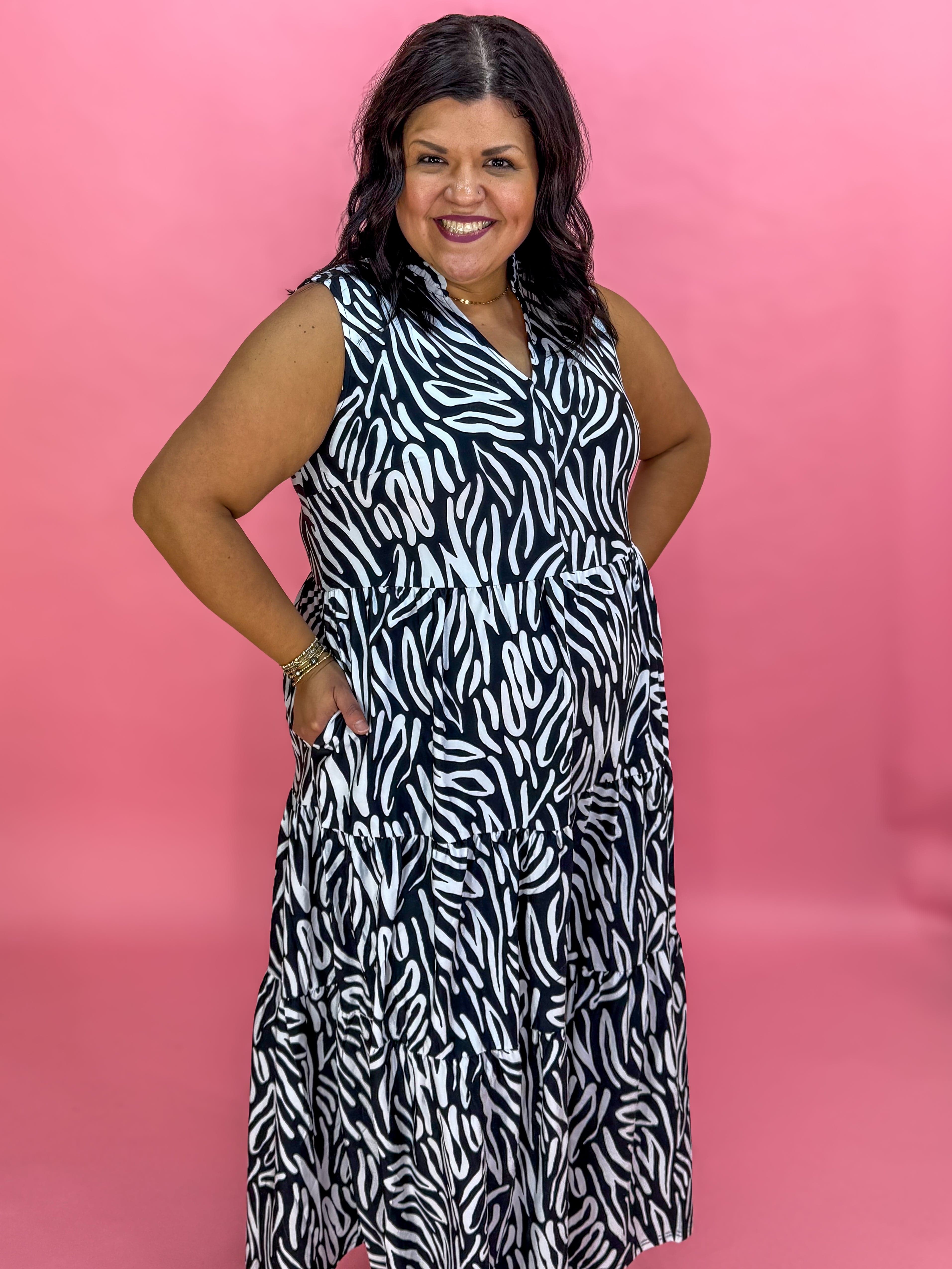 Black & White Wavy Print Sophia Tiered Maxi Dress – Jean Marie's