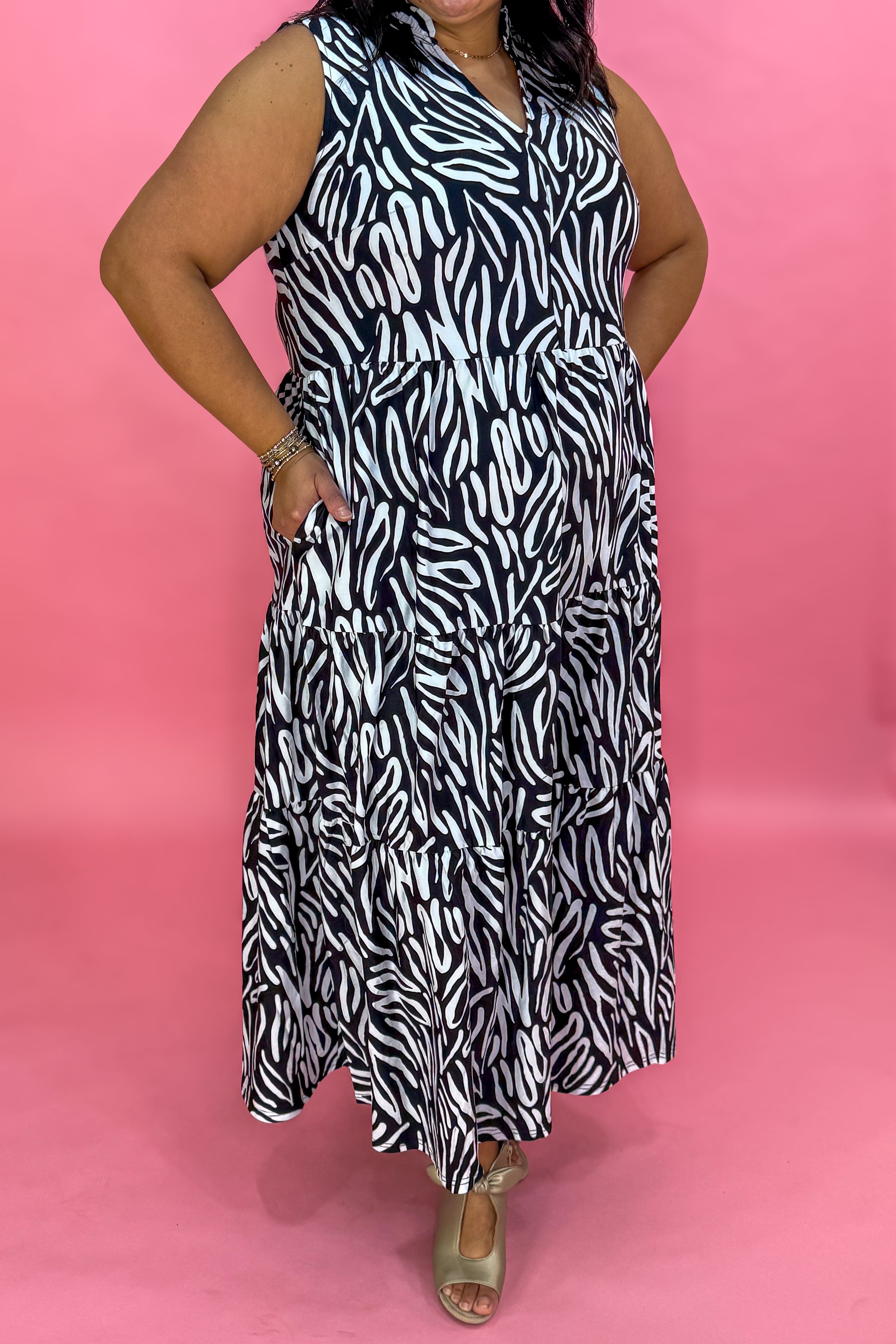 Black & White Wavy Print Sophia Tiered Maxi Dress – Jean Marie's